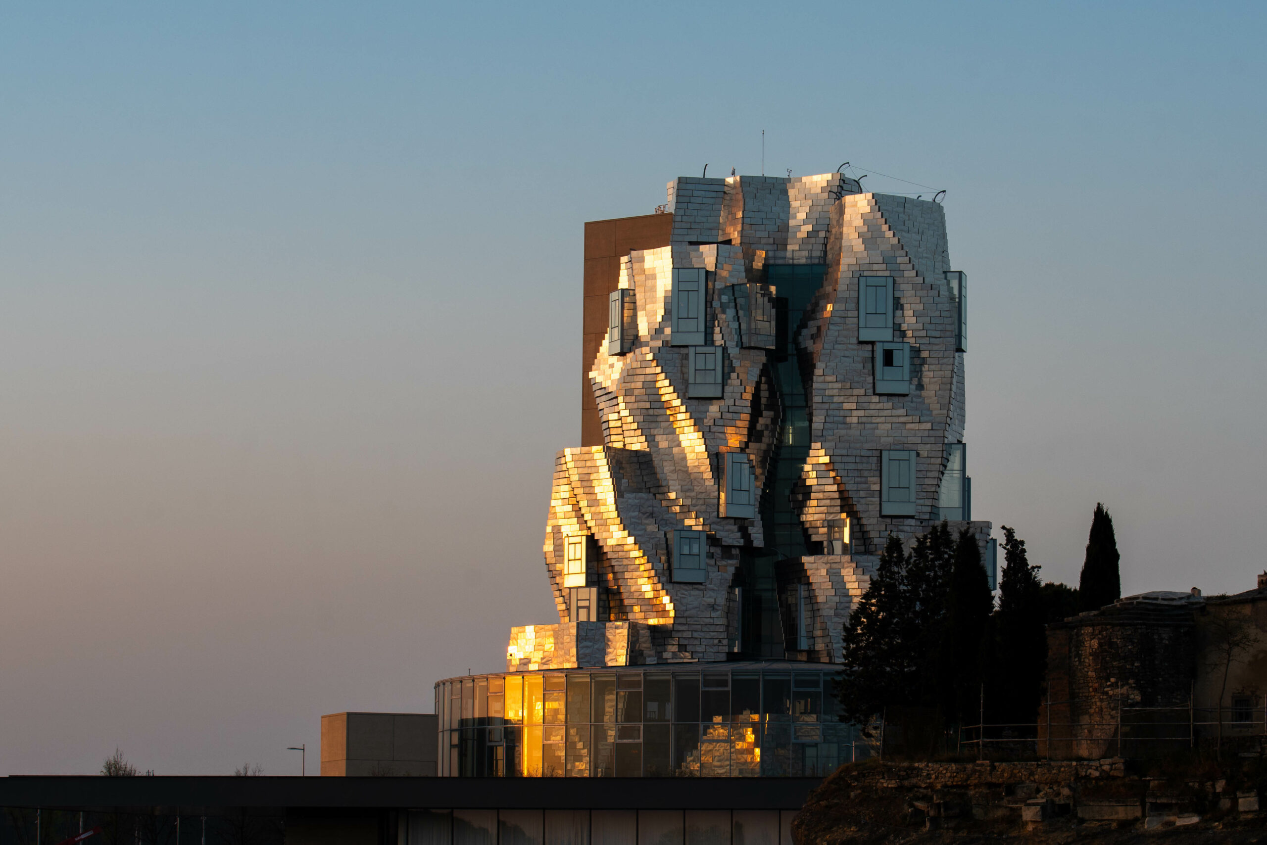 Construction of the Luma Foundation for the Parc des Ateliers in Arles ...